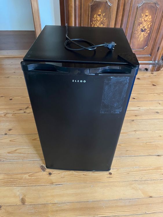 Kühlschrank mit Gefrierfach 90L schwarz (Gebraucht) in Henggart für CHF 80 – nur Abholung auf ...