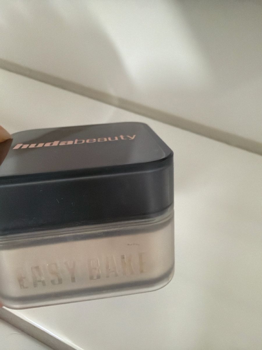 Huda Beauty Easy Bake Puder (Neu (gemäss Beschreibung)) in Niederhasli ...