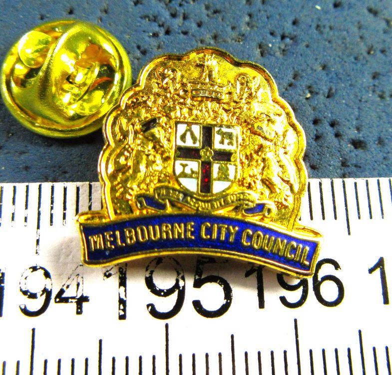 MELBOURNE CITY COUNCIL PIN GOLDIG KLEIN AUSTRALIA (Gebraucht) in ...