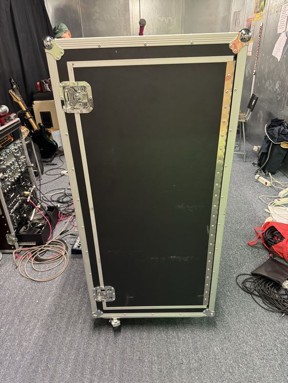 19 Zoll Rack Case 26HE auf Rollen mit Sliding Door (Gebraucht) in Winterthur für CHF 105 – nur ...
