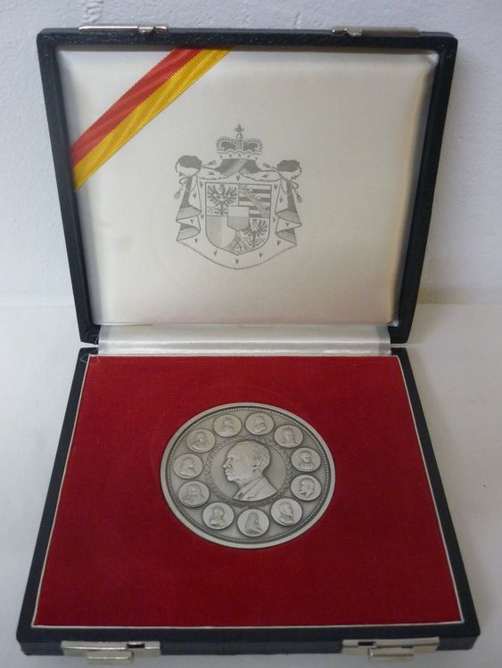 Dynastiemedaille LIECHTENSTEIN o.J. FRANZ-JOSEf II. (Gebraucht) in Maienfeld für CHF 140 – mit ...