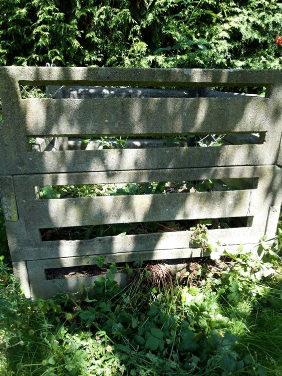 Kompost aus Betonelementen / composte en béton | Kaufen auf Ricardo