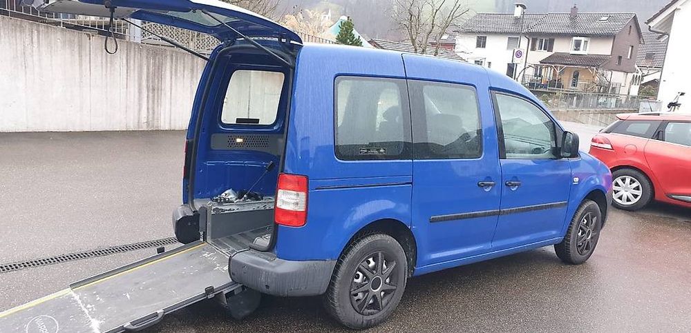 Umgebauter VW Caddy zum Transport für Rollstuhlfahrer (Gebraucht) in ...