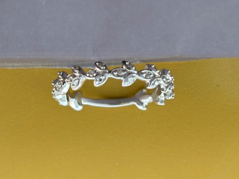 CHRIST Ring 18 Karat Weissgold 26 Diamanten 0.137 Karat (Gebraucht) in Zürich für CHF 180 – mit ...