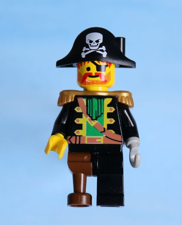LEGO Minifigur Piratenschiff Kapitän Rotbart (Gebraucht) in Hettlingen ...