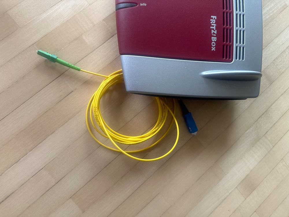 FRITZ!Box 5490 Fiber inkl Repeater und Optik (Gebraucht) in Winterthur ...