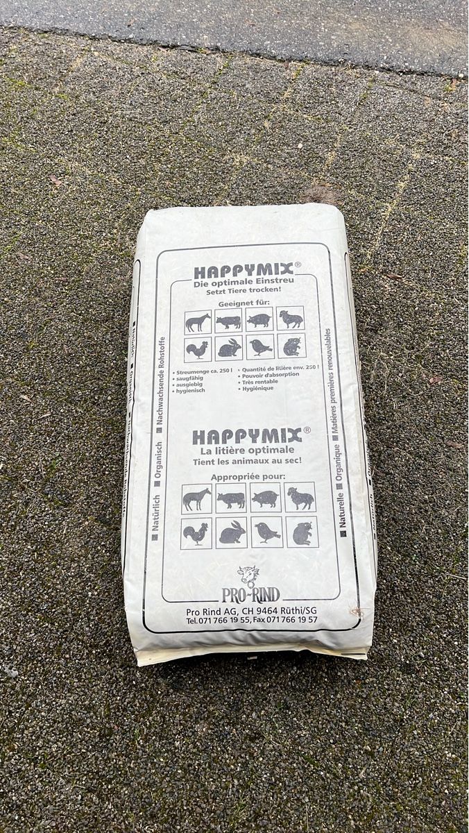 10x HappyMix Einstreu - Die optimale Wahl für trockene Ställ (Gebraucht) in Bütschwil für CHF 2 ...