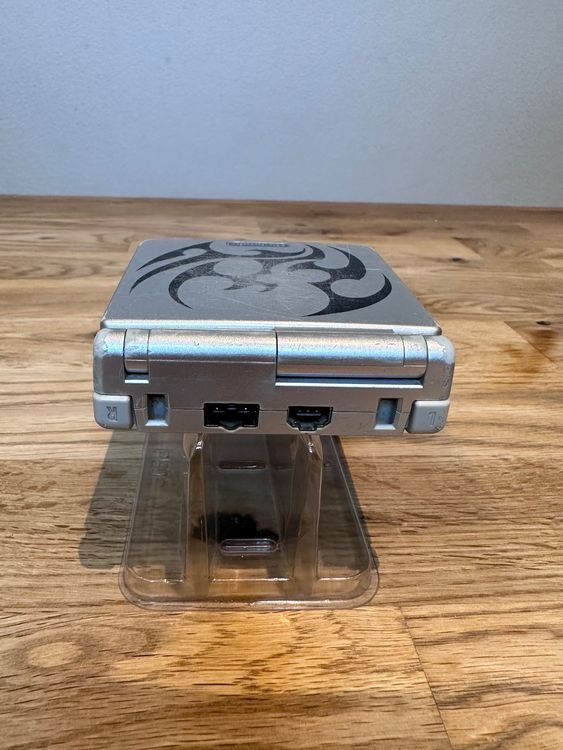 Gameboy Sp mit Tattoo:) aber dafür ohne Akku ab 1.- | Kaufen auf Ricardo