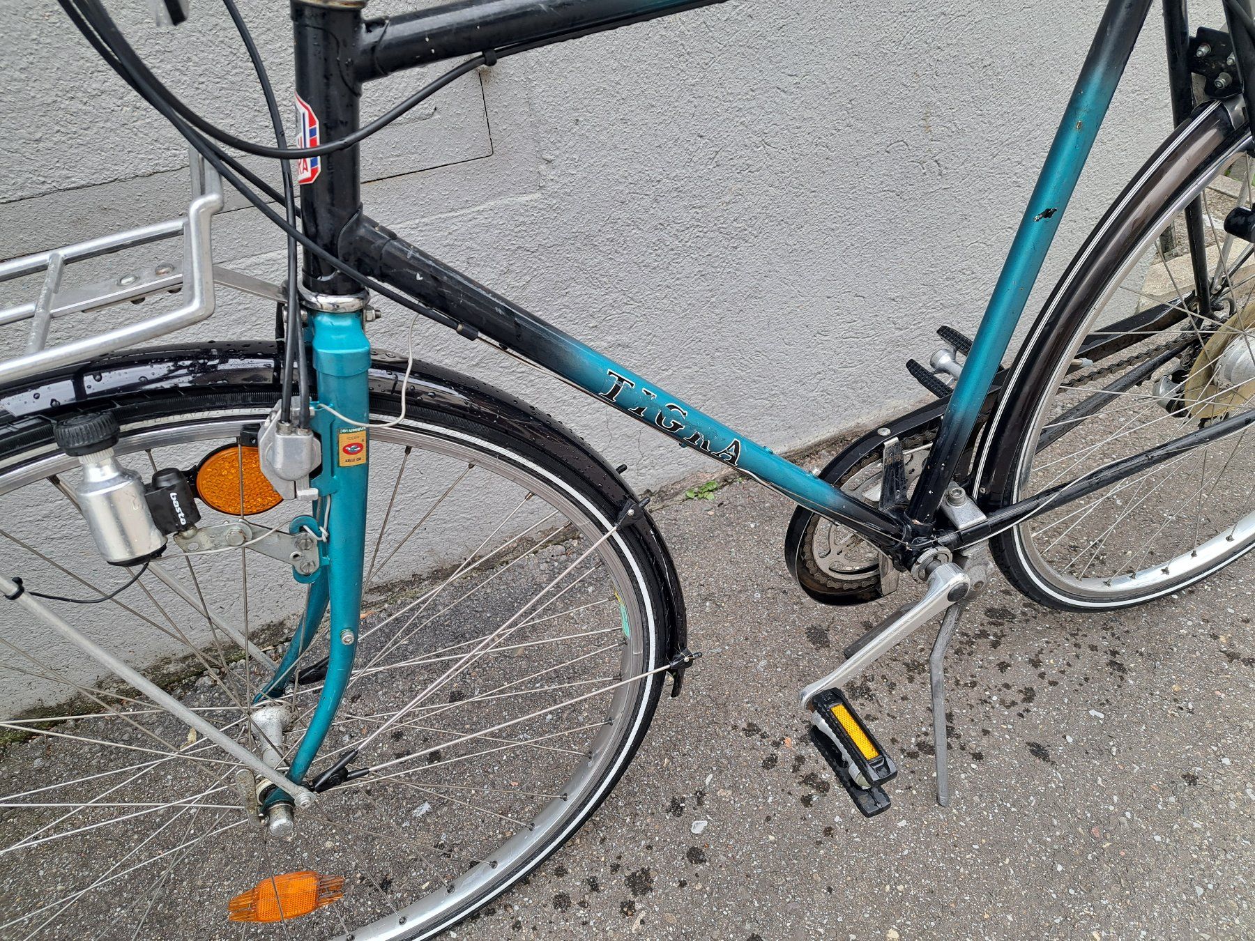 Tigra Frahrrad Doppel Gepäckträger 28 zoll (Defekt) in Oberägeri für ...