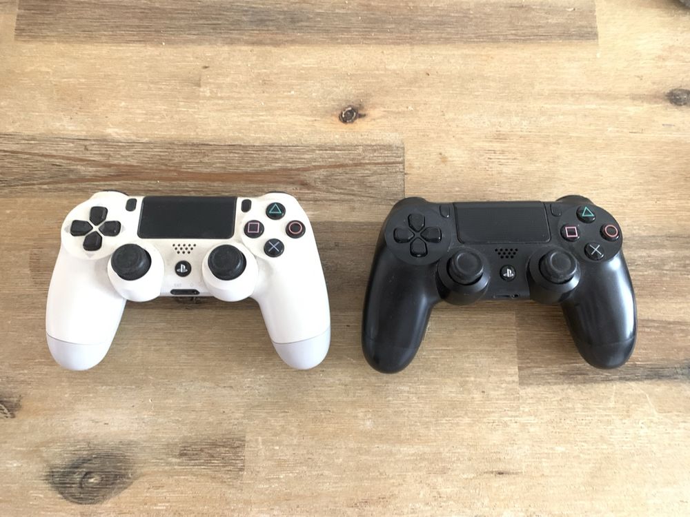 PlayStation Controller Schwarz und Weiß! (Gebraucht) in Wengen für CHF 25 – mit Lieferung auf ...