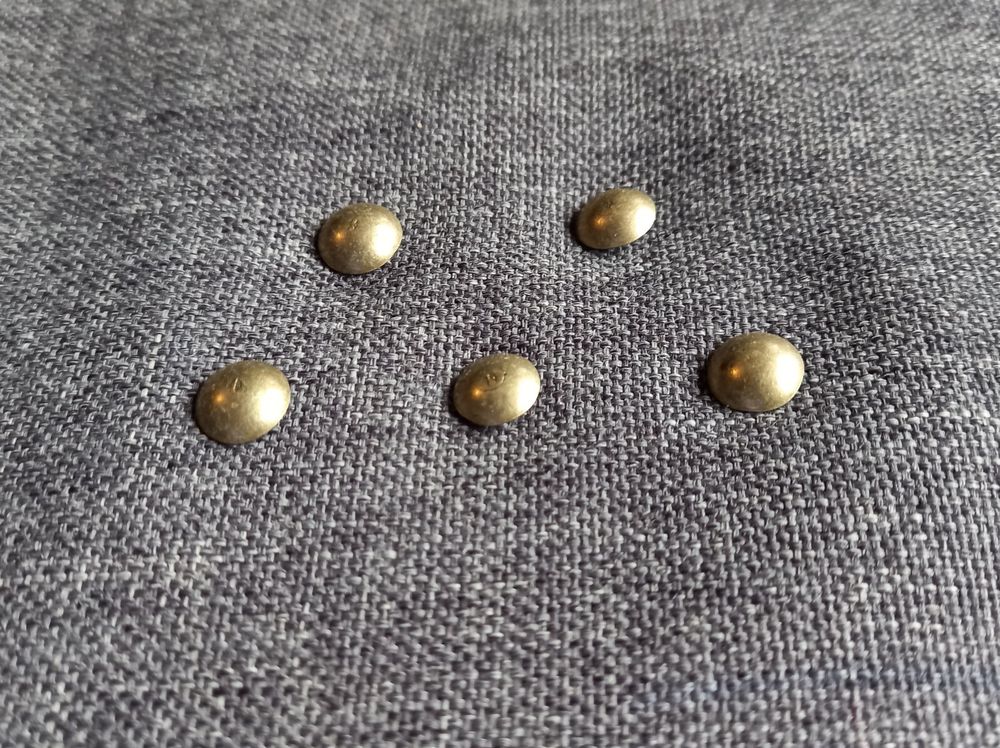 Dekorative Nägel für Retro-Möbel - 500 stk (Neu und originalverpackt) in Bremblens für CHF 20 ...