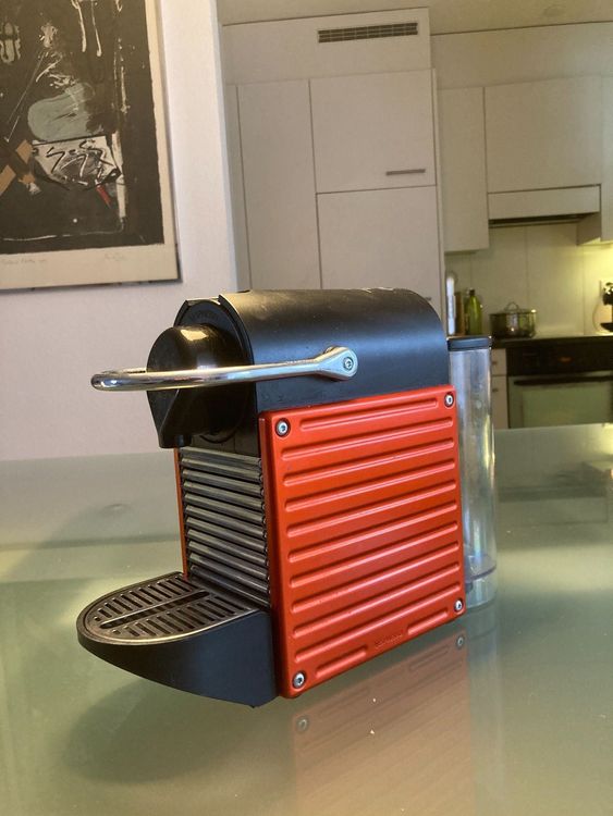 NESPRESSO Pixie, Electric Red (Gebraucht) in Zürich für CHF 30 – nur ...