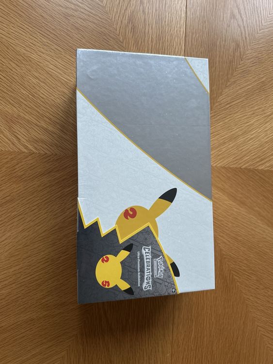 Pokemon Celebrations Ultra Premium Pikachu Charizard OVP (Neu und originalverpackt) in Lommiswil ...