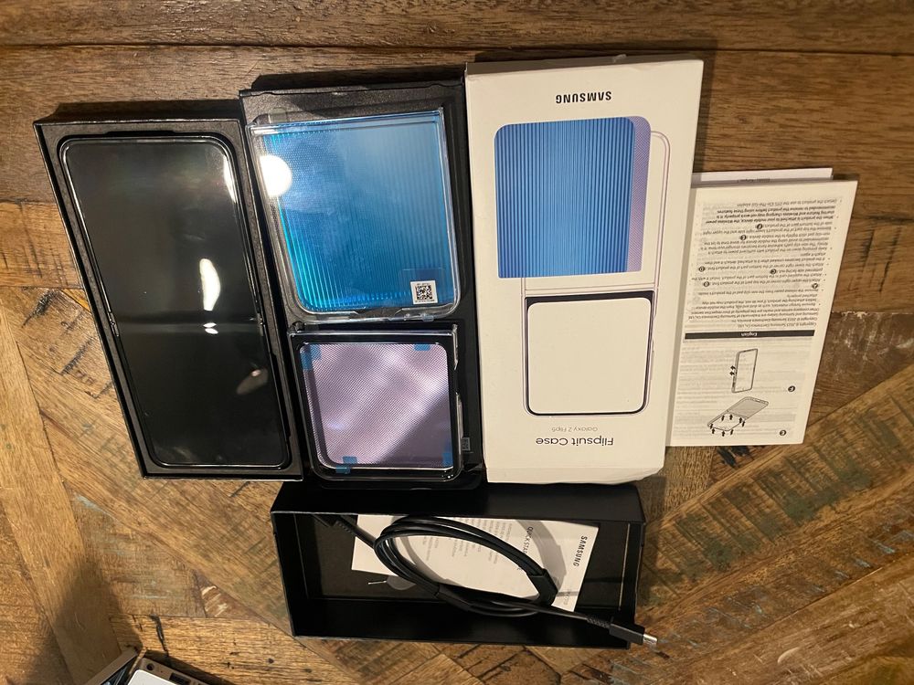 Samsung Z Flip 5 inkl. Case (Gebraucht) in Uster für CHF 950 – mit ...