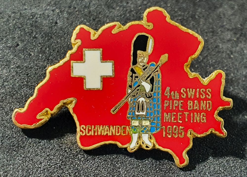 U725 - Pin Schweiz Schwanden 4. Swiss Pipe Band Meeting 1995 | Kaufen auf Ricardo