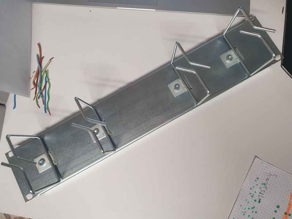 Kabelführung Rack 19" Rangierpanel Kabelführungspanel 88x88 (Gebraucht) in Zürich für CHF 13 ...