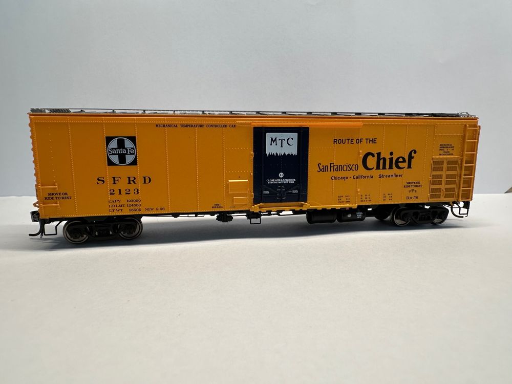 Rapido Trains: H0 SANTA FE RR-56 MECH. REEFER | Kaufen auf Ricardo