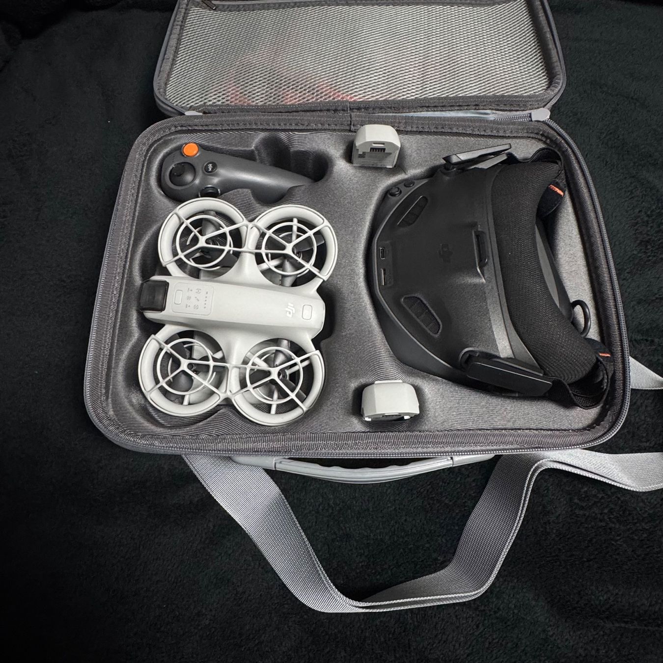 DJI NEO Fly More Combo + DJI Goggles 2 + Motion Controller (Gebraucht ...