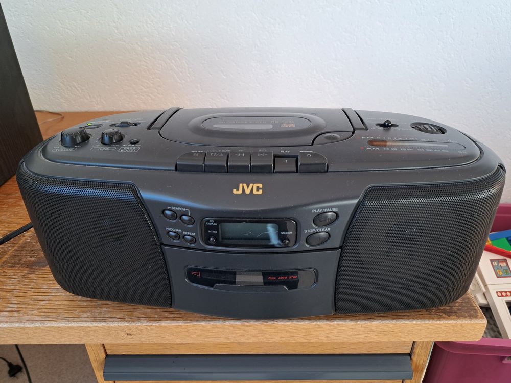 Stereo-Gerät von JVC mit Radio, CD und Kassette (Gebraucht) in Wald ZH ...
