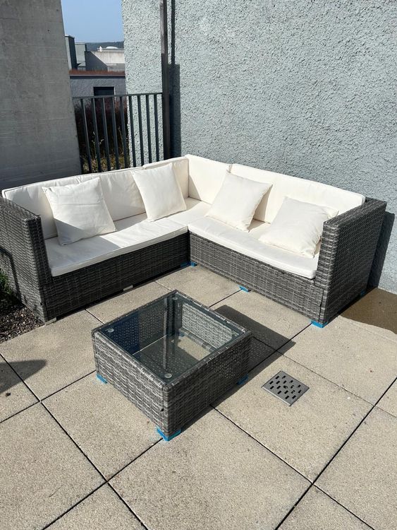 Rattan Gartenlounge – inkl. Tisch & Kissen (Gebraucht) in Zürich für ...