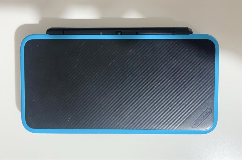 New Nintendo 2DS XL mit 8 Spielen + Zubehör und OVP (Gebraucht) in ...