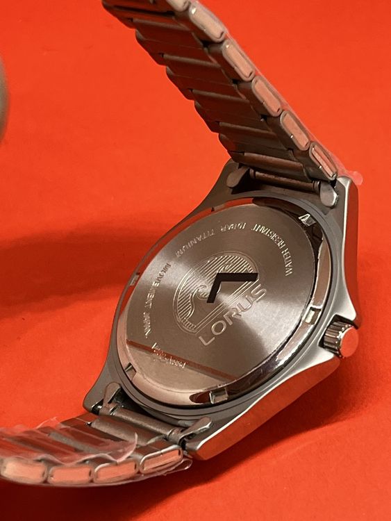 LORUS Titanium – 10 BAR – NEU– Läuft (Neu (gemäss Beschreibung)) in ...