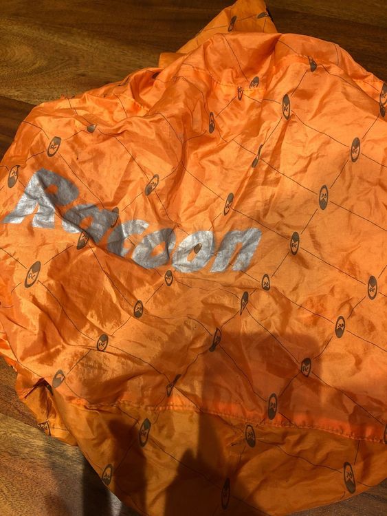 REGENSCHUTZ FÜR DEN SCHULTHEK (Gebraucht) in Andwil SG für CHF 5 – mit ...