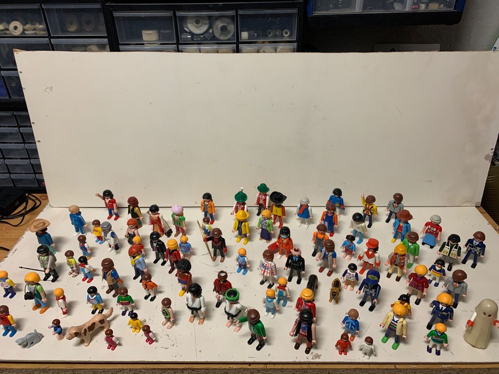 Riese verschiedene Figuren Playmobil (Gebraucht) in Gorduno für CHF 40 – mit Lieferung auf ...