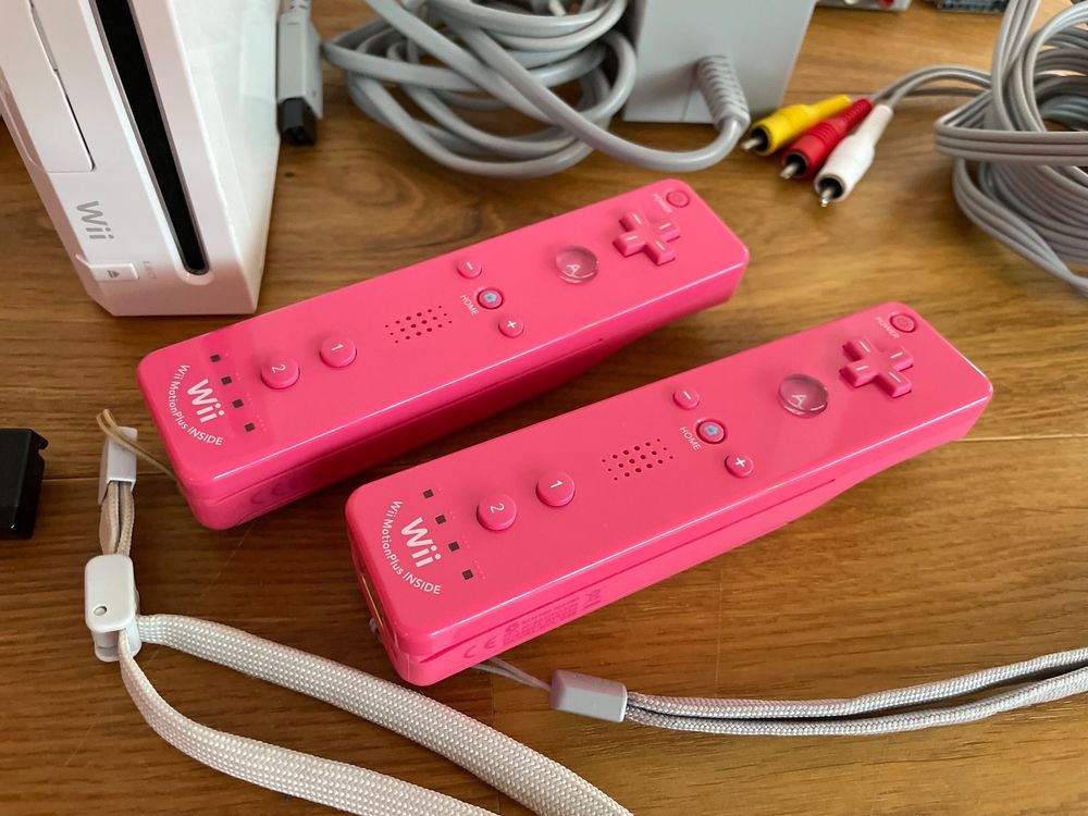 Nintendo Wii - 2 Controller + 3 Games! Super Mario Bros. Wii (Gebraucht ...