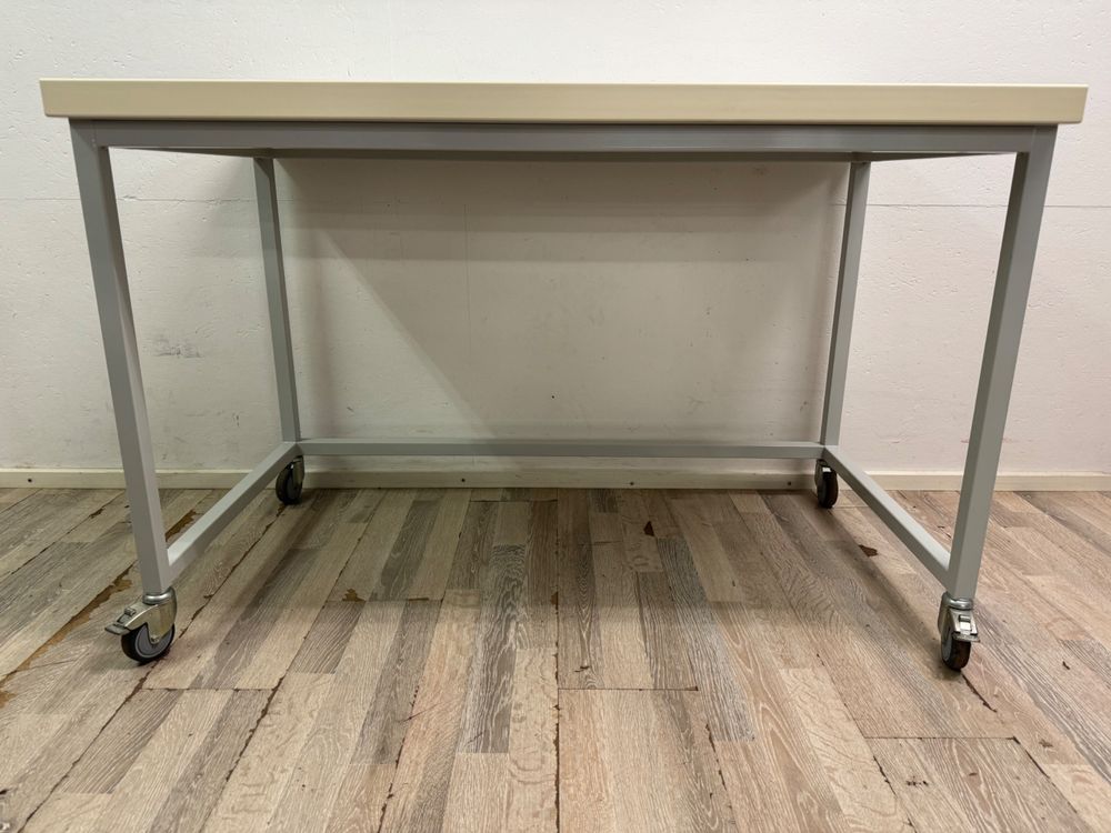 Labor-Tisch mit Rollen! (Gebraucht) in Niederdorf für CHF 170 – mit ...