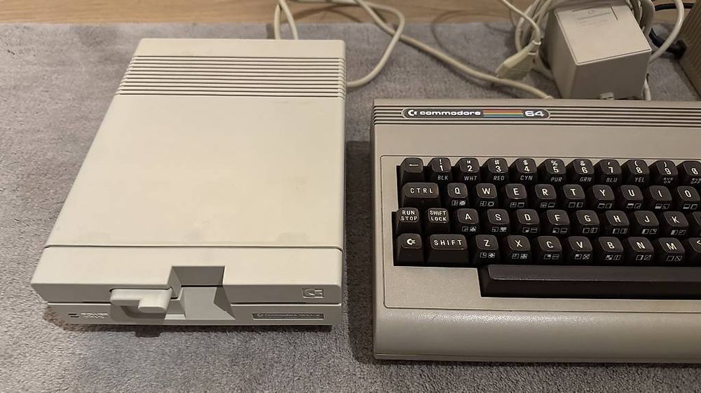 Commodore 64 Breadbox + Floppy 1541 II + Competition Pro (D'occasion) à ...