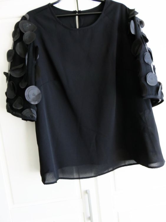 BLUSE MIT EXTRAVAGANTEM AERMEL Gr. 48 | Kaufen auf Ricardo