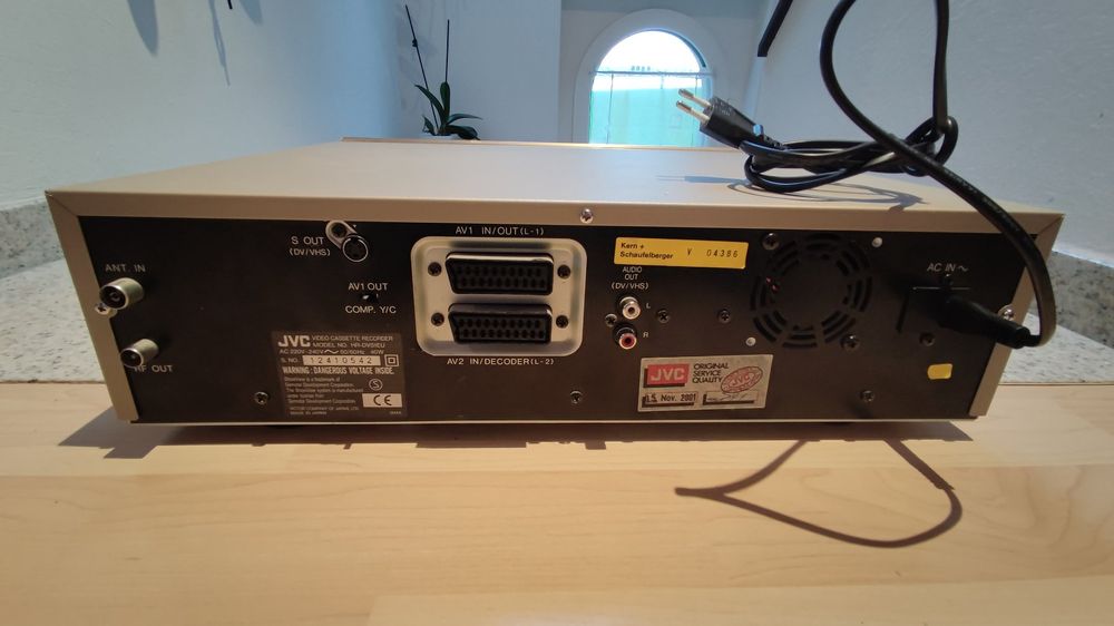 Mini DV & VHS Videorecorder HR-DVS1 von JVC | Kaufen auf Ricardo