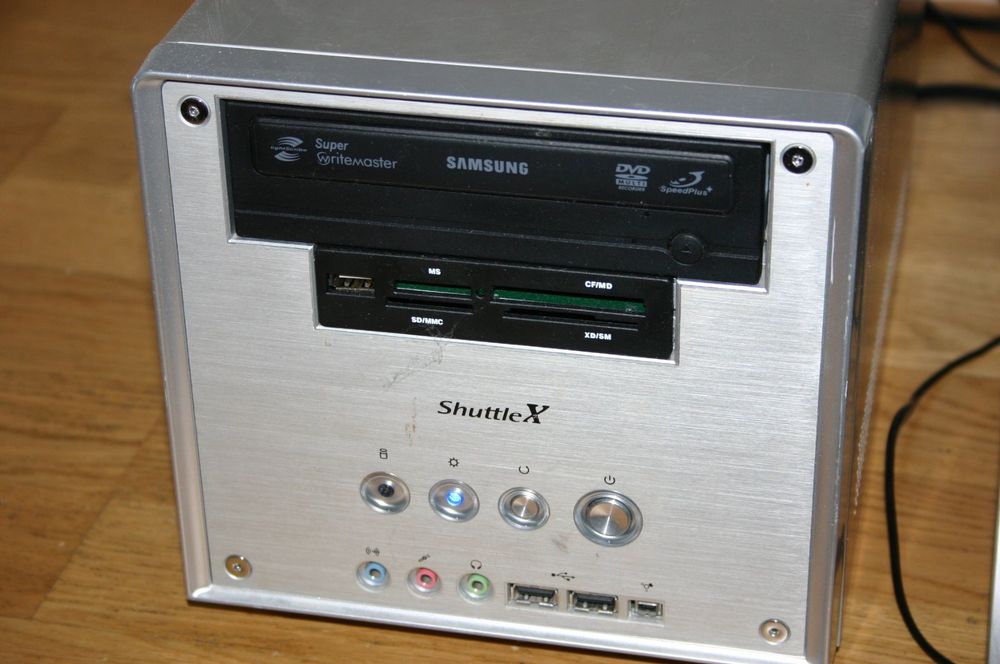 Shuttle X Barebone mit dem seltenen XP SP3 inkl. Monitor (Gebraucht) in ...