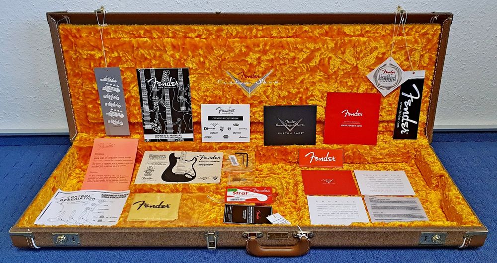 Fender USA Custom Shop Case Koffer 60s Brown/Gold NEU (Gebraucht) in ...