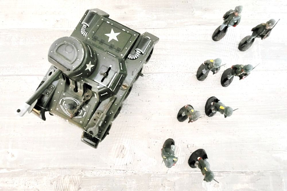 Gama Tank / Panzer T65 und 8 Elastolin Figuren | Kaufen auf Ricardo