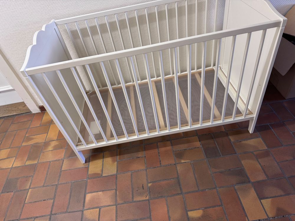 Weisses Kinderbett, gut erhalten! (Gebraucht) in Seewen SZ für CHF 6 ...