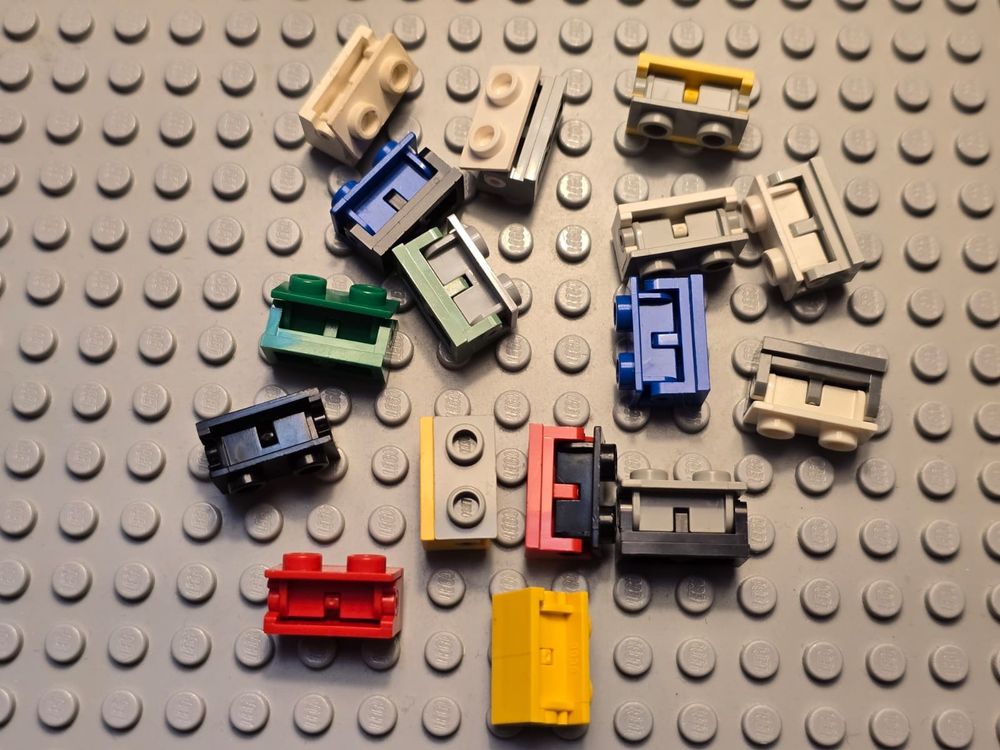 Lego 16x Scharniere 1x2 (3937 / 3938) (Gebraucht) in Basel für CHF 3.1 ...