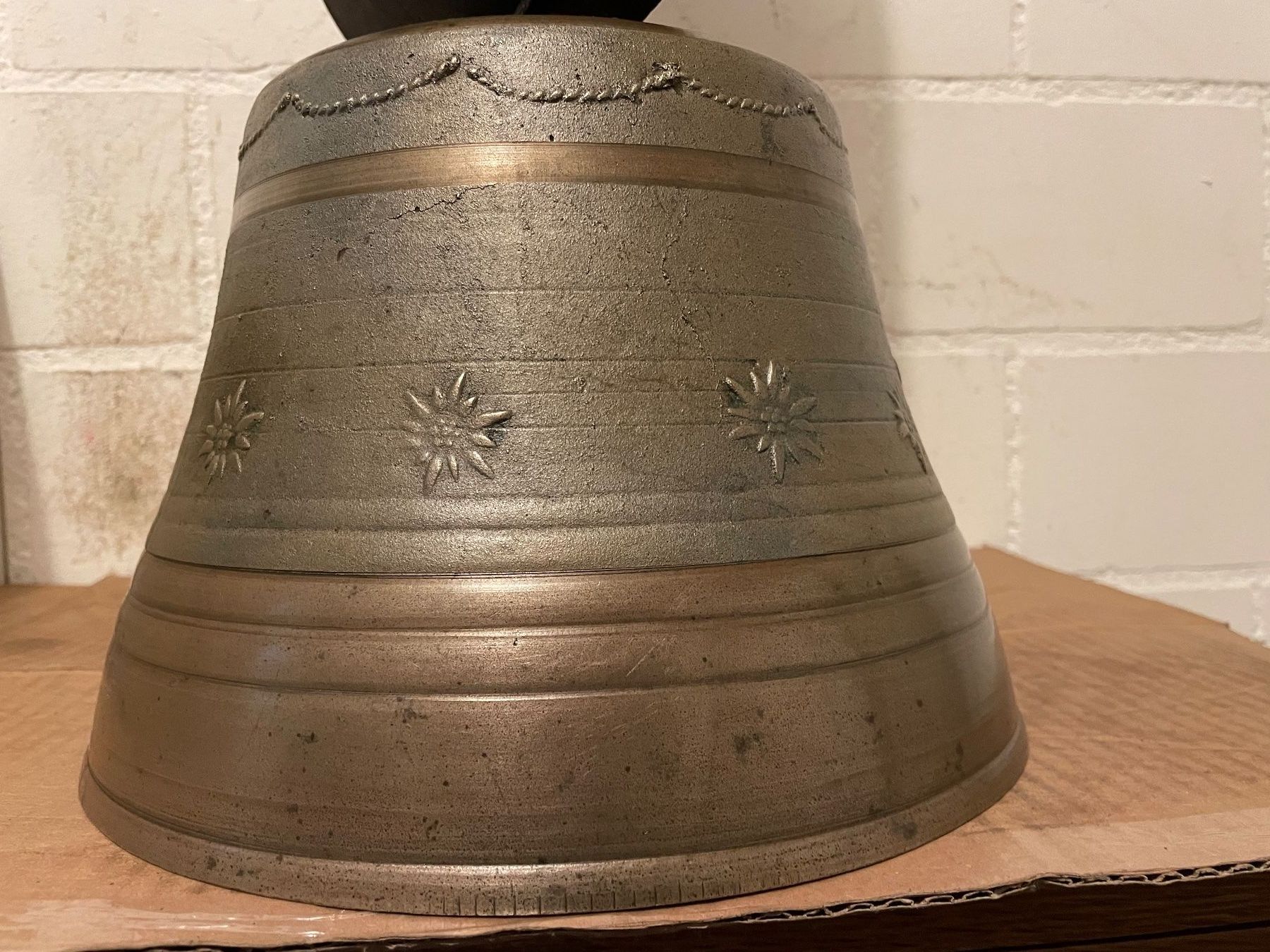 Alte Glocke ab 1.00 Fr. (Gebraucht) in Birrhard für CHF 99 – mit ...