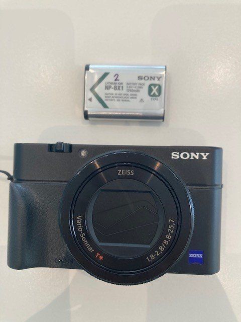 Sony Sensor-Kamera mit Viewfinder RX100 III + Grafikkarte (Gebraucht ...