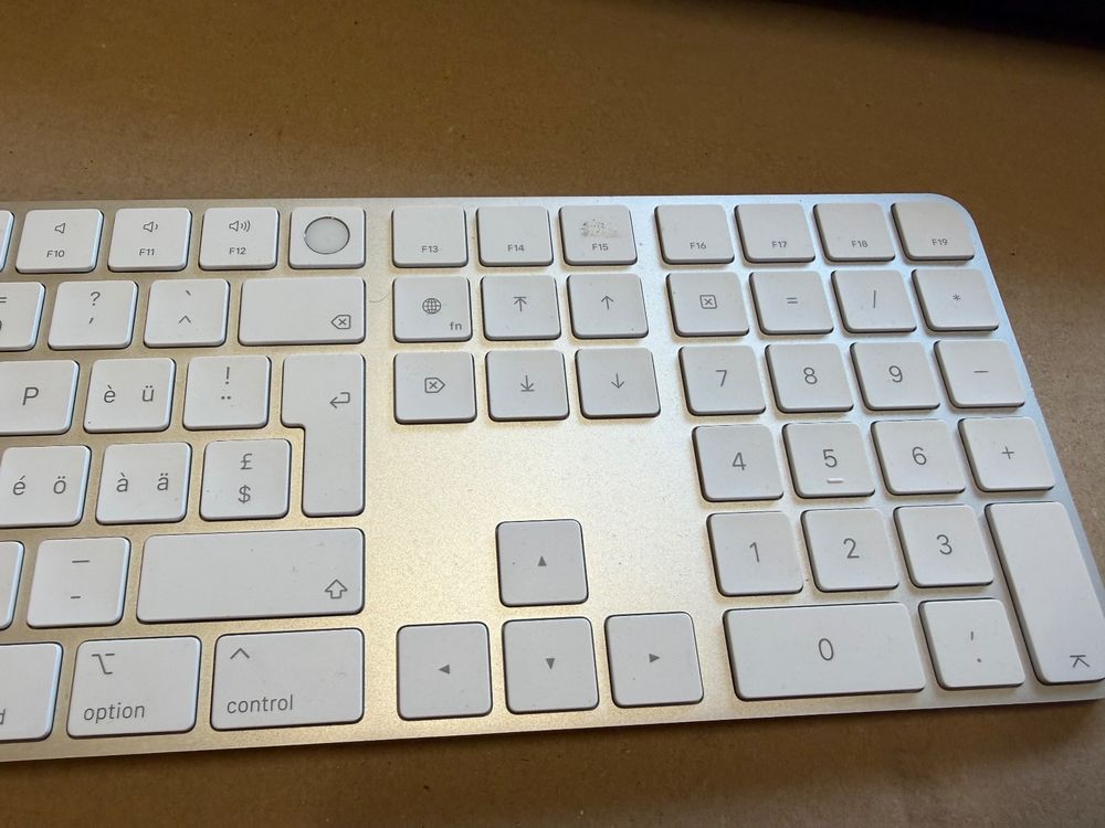 Apple Magic Keyboard - Neuwertig, CH-Layout, Schnäppchen! (Gebraucht ...