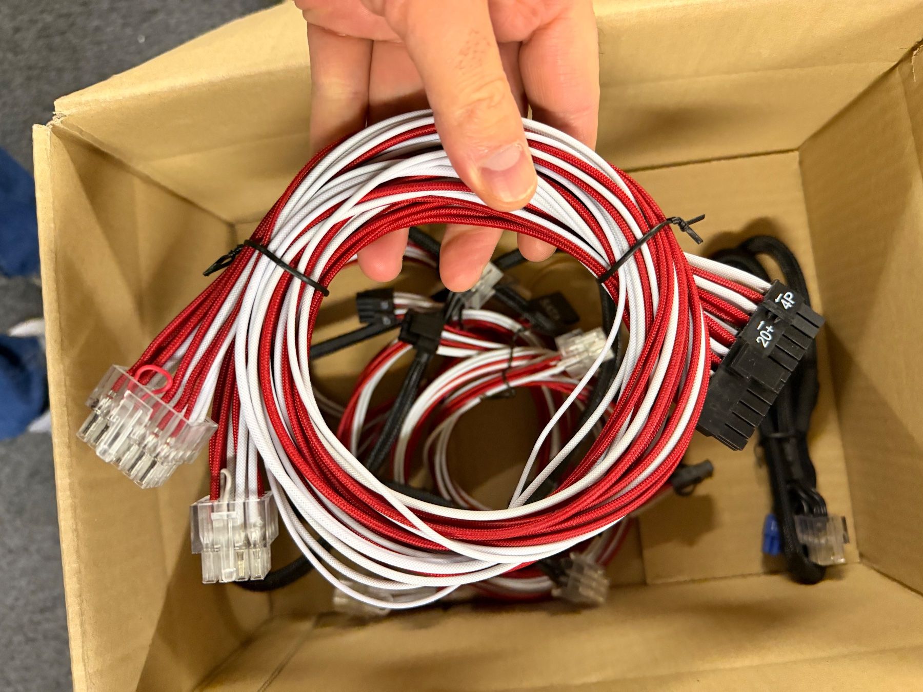 Super Flower Sleeve Cable Kit Pro – Rot/Weiss – Komplettlot (Neu ...
