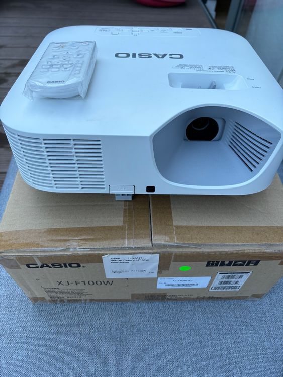 Casio XJ-F100W Beamer Projektor (Gebraucht) in St.Gallen für CHF 380 – mit Lieferung auf Ricardo ...