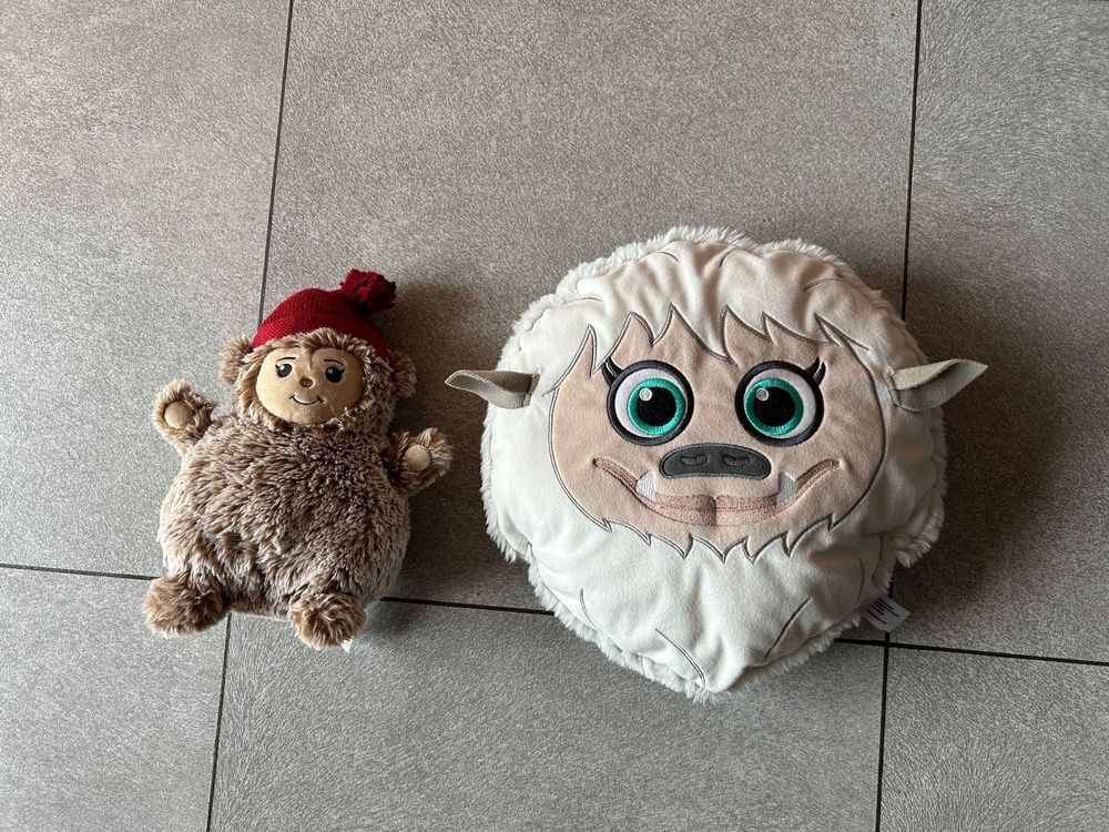 Kissen Schneemonster Nevi + peluche LAVEA COOP (Gebraucht) in Arbedo ...