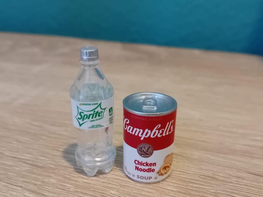 Sprite und Chicken Noodle für Puppenhaus (Neu (gemäss Beschreibung)) in ...