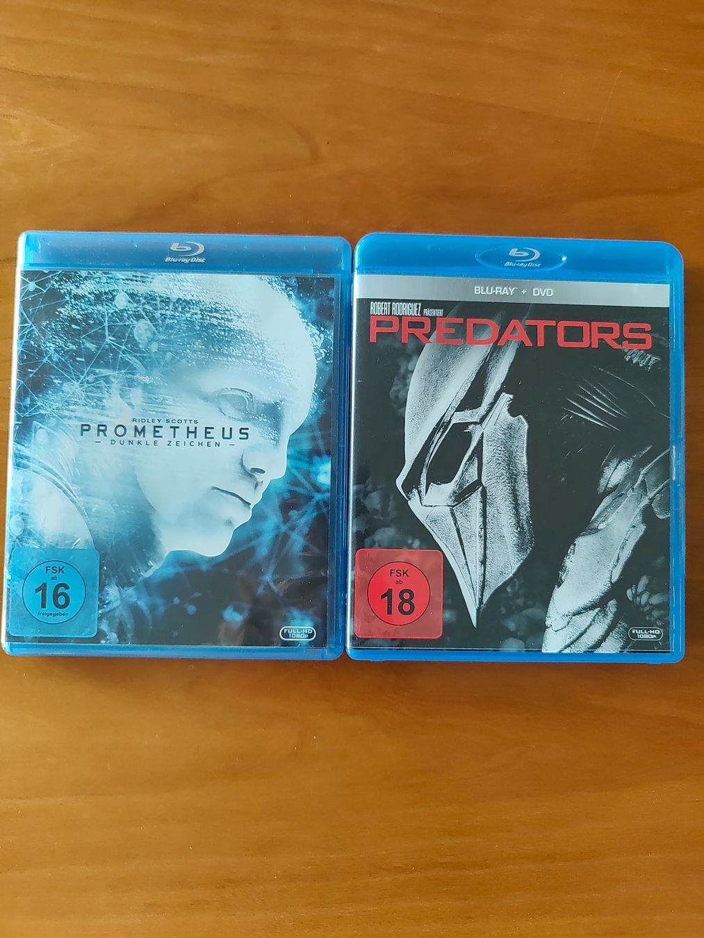 2 Blu-rays: Prometheus + Predators. Versand 5 Franken (Gebraucht) in ...