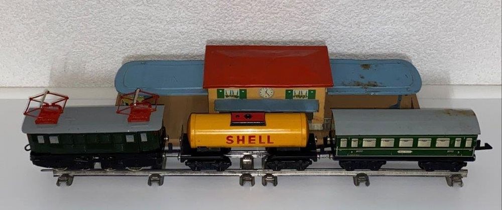 Distler E-Lok E44 Blechbahn 4,5V mit Zug Bahnhof etc. Spur 0 | Acheter sur Ricardo