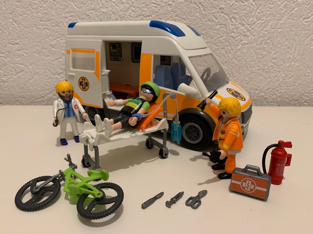 Playmobil Ambulanz Krankenwagen Rettungsfahrzeug Notarzt (Gebraucht) in Belp für CHF 29 – mit ...
