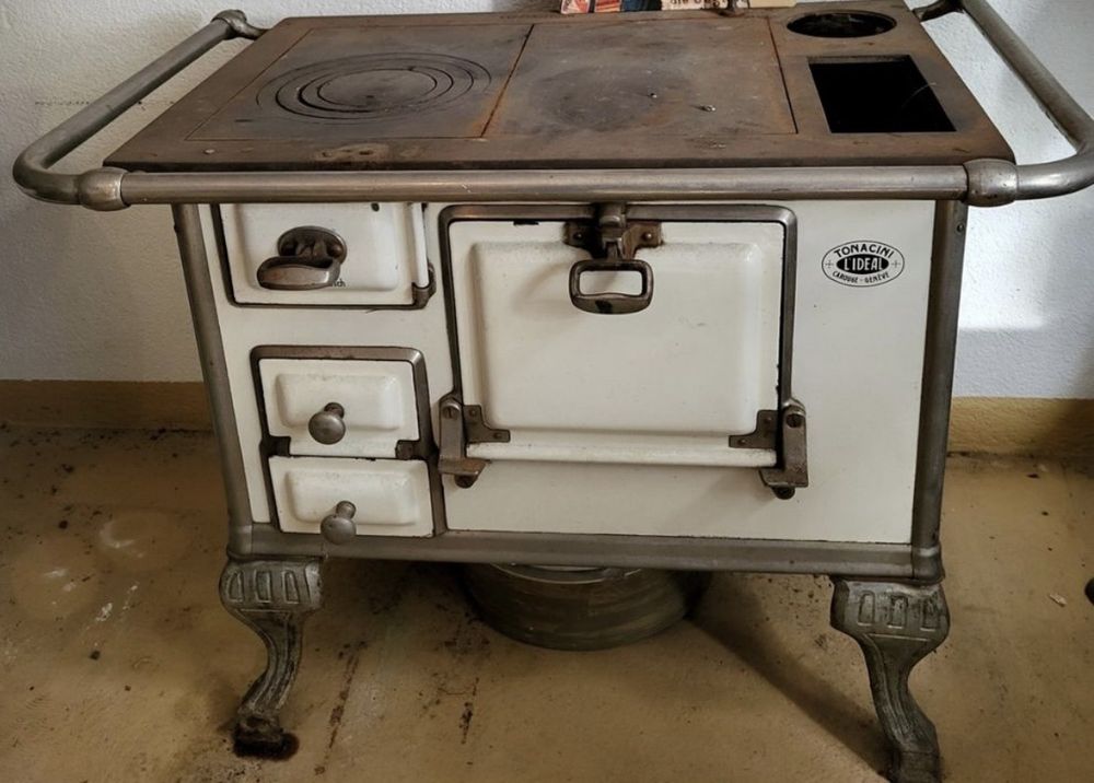 Antiker Kochherd (Gebraucht) in Niederhasli für CHF 250 – nur Abholung ...