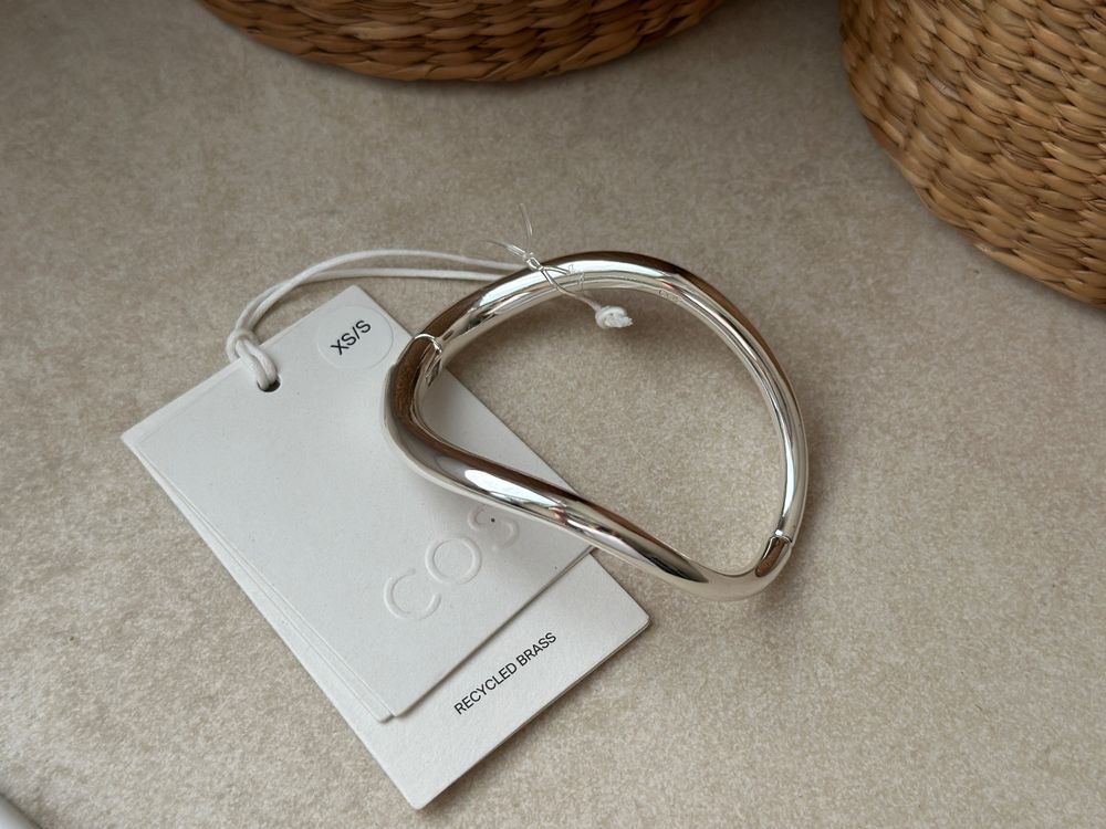 COS ABGERUNDETER ARMREIF, Silber, NEU m. Etikett (Neu und ...
